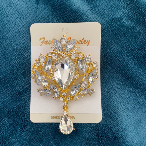 Jewelry | Nwt Large Rhinestone Pin | Poshmark